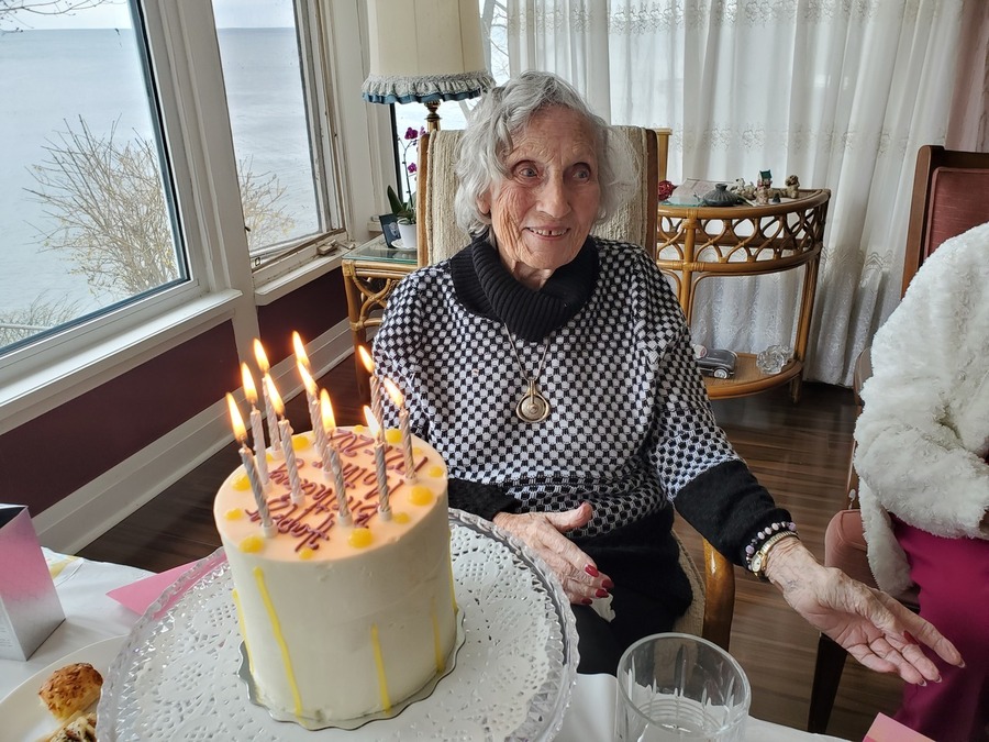 GRACE ROWAN Obituary - Toronto, ON | G.H. Hogle Funeral Home Limited